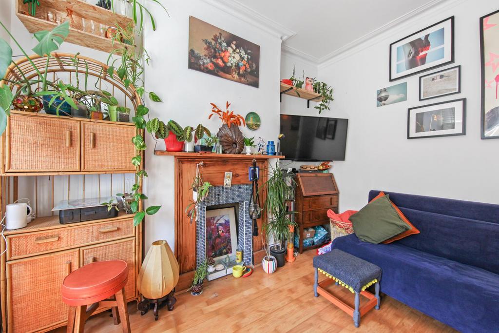 Mabley Street, London, E9 1 bed ground floor maisonette - £1,600 pcm (£ ...