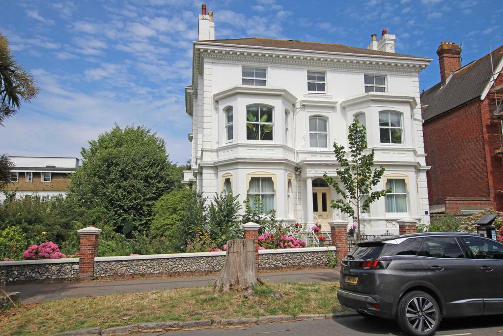 Devonshire Place, Eastbourne, BN21 4AD 4 bed flat for sale - £375,000