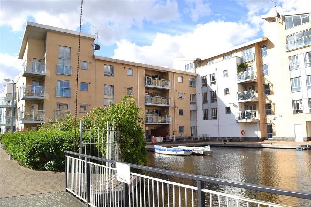 Lockside Marina, City Centre, Chelmsford 3 bed apartment for sale - £ ...