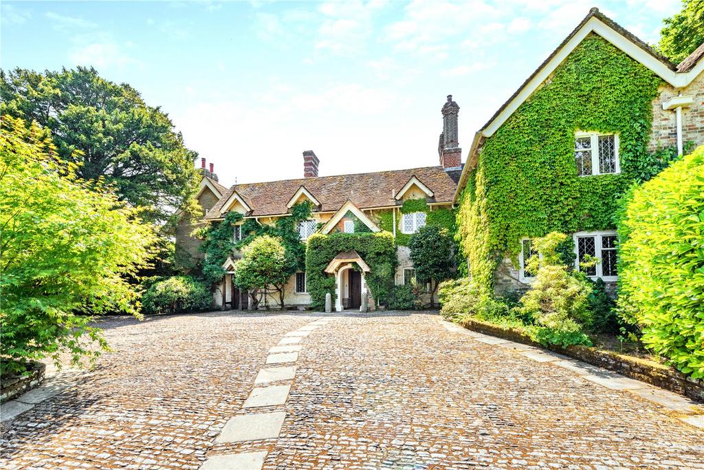 Hammondswood Road, Frensham, Farnham, Surrey, GU10 6 bed detached house ...