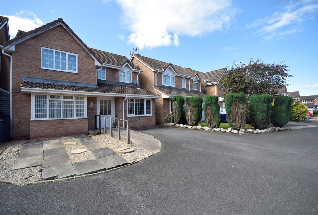 Oatfield Close, Whitchurch 5 bed detached house for sale - £305,000