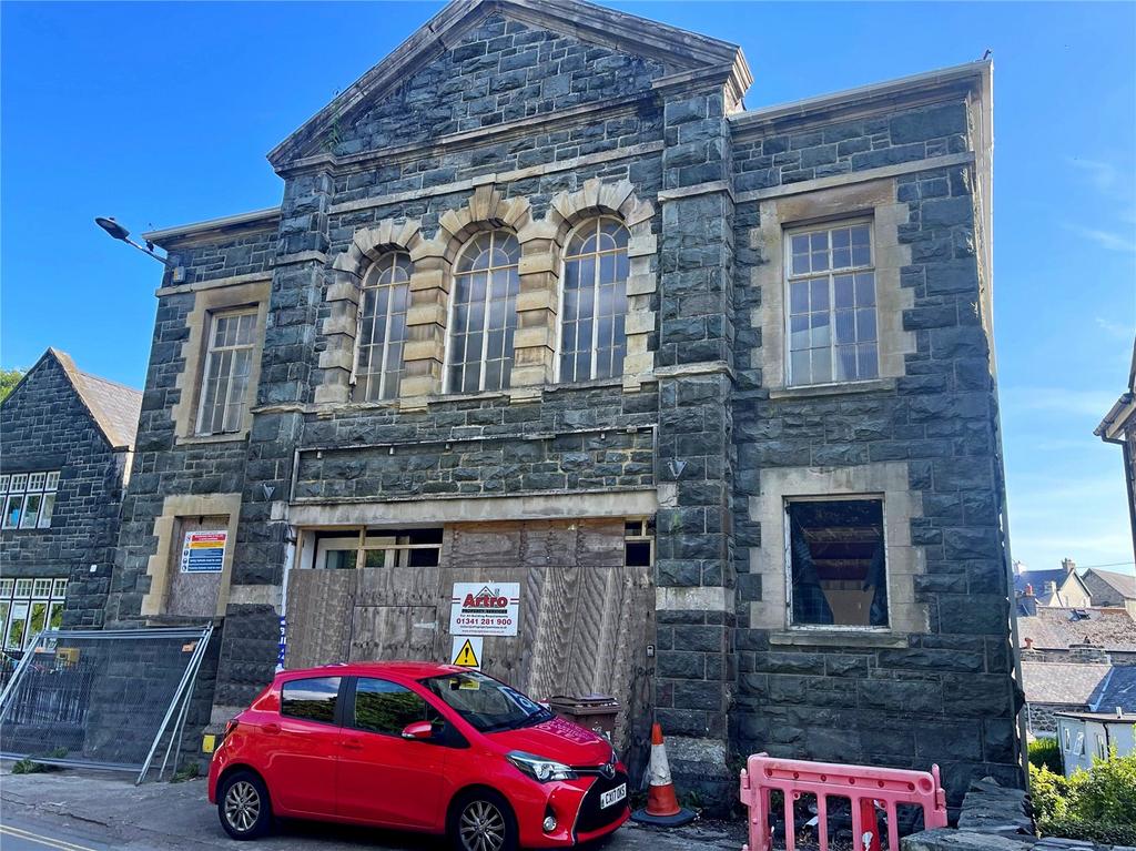 High Street, Harlech, Gwynedd, LL46 Shop - £2,083 pcm (£481 pw)