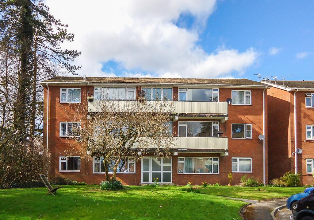 Windsor Court, Maes-yr-awel, Radyr 2 bed flat - £875 pcm (£202 pw)