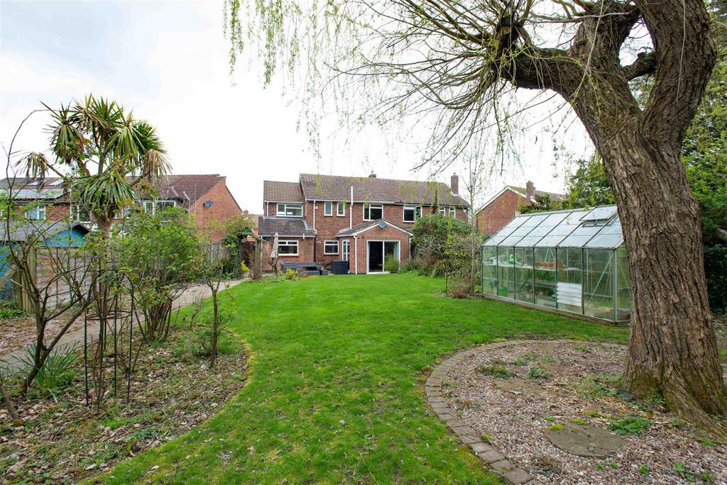 Hollingworth Road, Petts Wood, 4 bed house - £2,600 pcm (£600 pw)