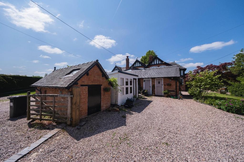 School Lane, Bunbury 4 bed semi-detached house - £560,000