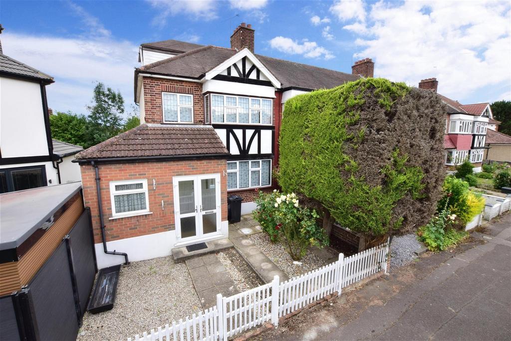 Brackley Square Woodford Green Essex 4 Bed End Of Terrace House For