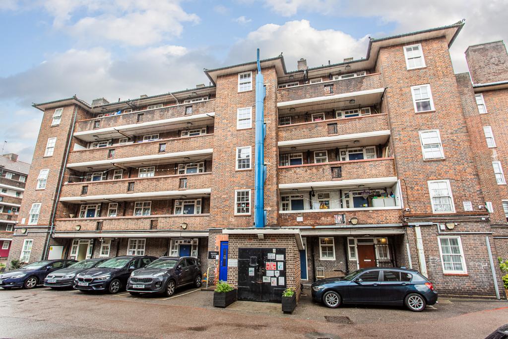 Bracken House, Bow, E3 3 bed flat - £2,250 pcm (£519 pw)