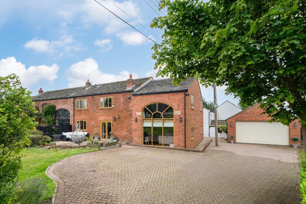 Kilroyd Drive, Hunsworth 4 bed barn conversion - £580,000