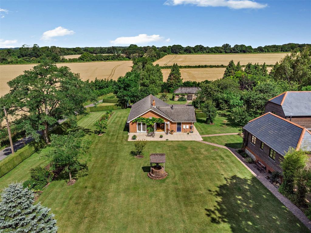 Cole Henley, Whitchurch, Hampshire 3 bed detached house for sale - £ ...