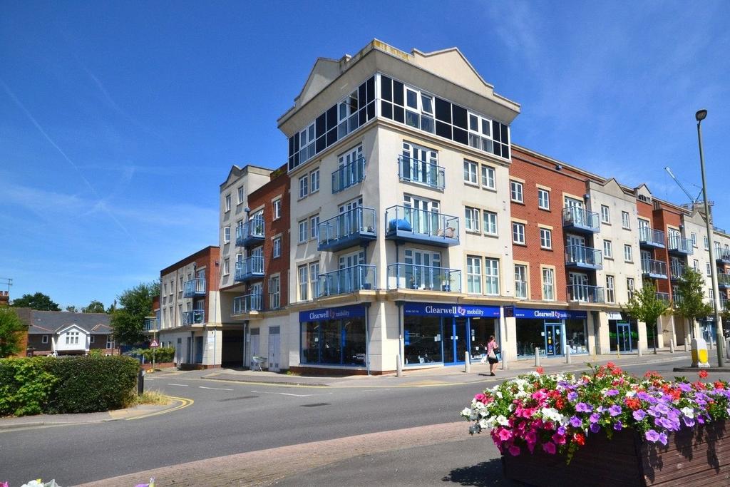 Goldsworth Road, Woking, GU21 1 bed apartment - £230,000