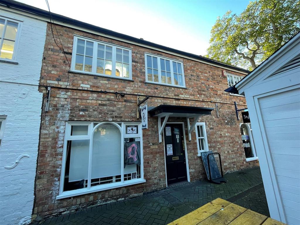 Vine Street, Evesham Retail property (high street) - £375 pcm (£87 pw)