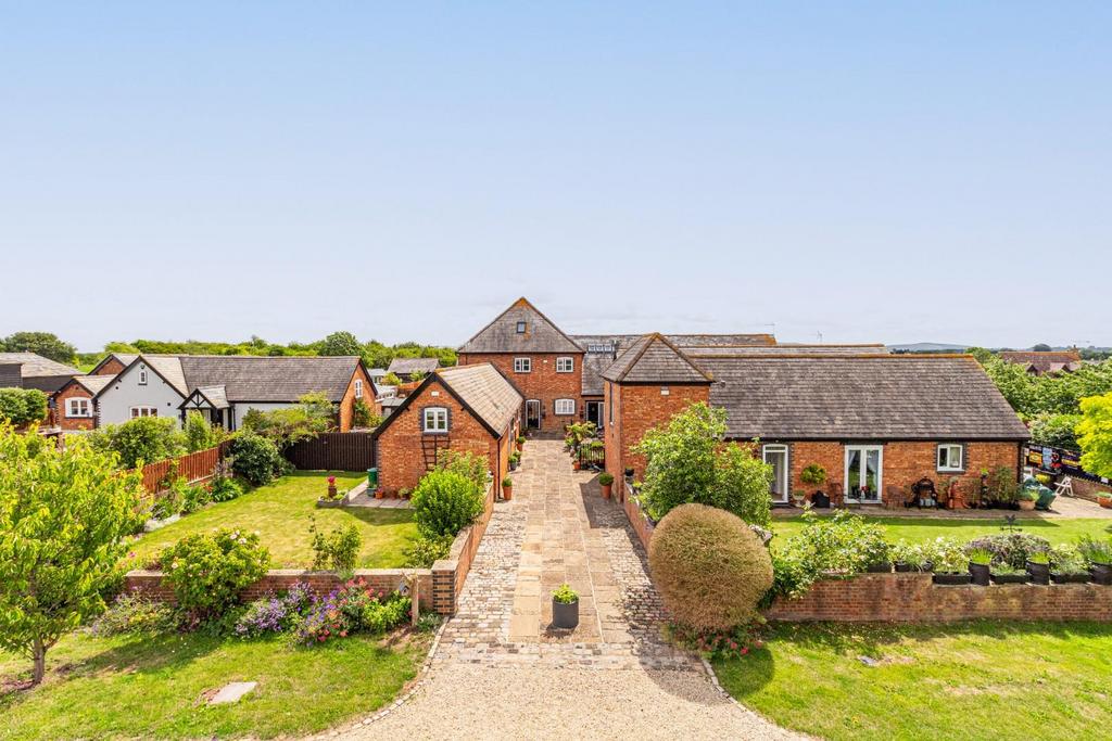 Rowden Farm Barns, Ledburn 2 bed barn conversion for sale - £400,000