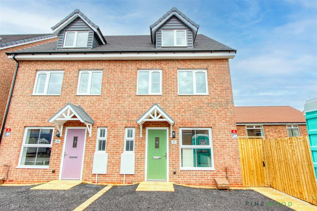 Pattison Street, Chesterfield S44 3 bed townhouse - £975 pcm (£225 pw)