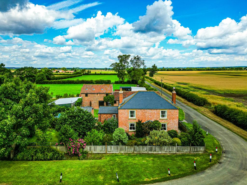 Snitterby Carr, Market Rasen, DN21 3 bed detached house for sale - £825,000