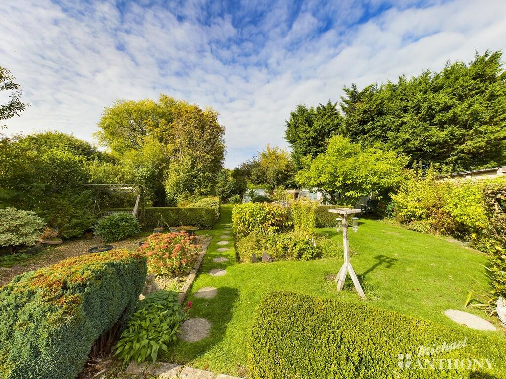 Walton Place, Weston Turville 2 bed semi-detached house - £350,000