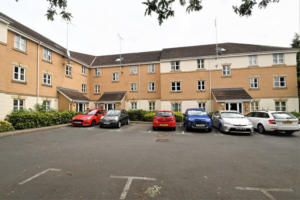 Scholars Walk, Langley, Berkshire, SL3 2 bed apartment - £290,000