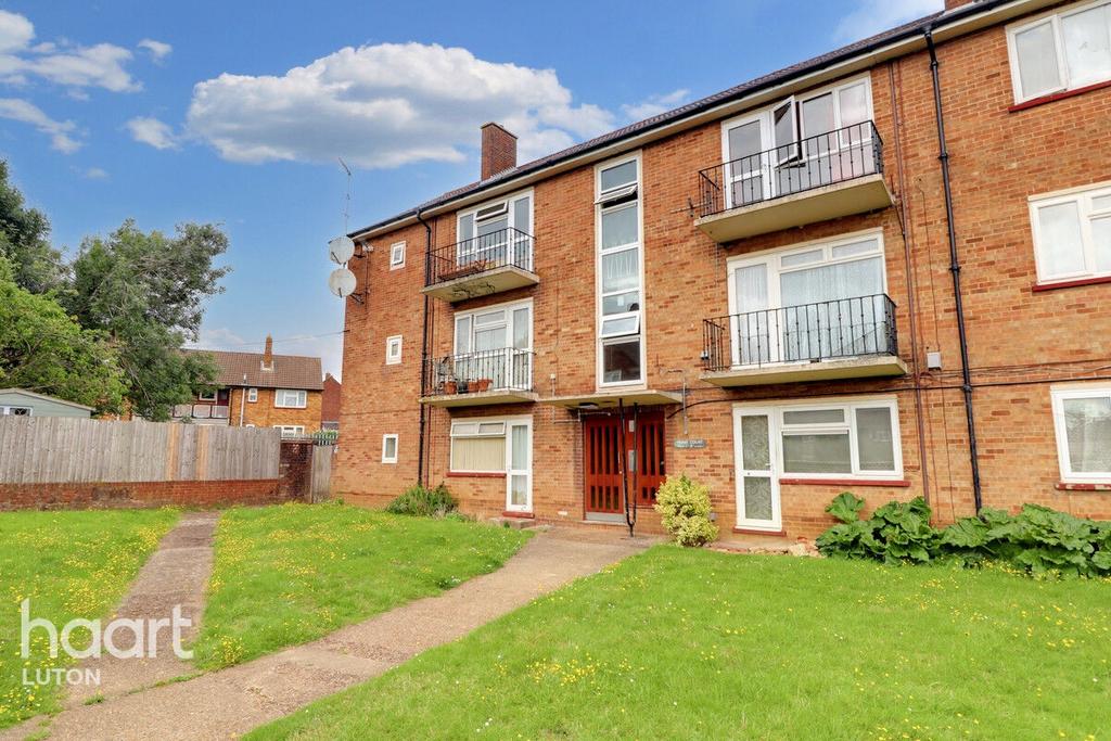Friars Close, Luton 2 bed apartment - £160,000