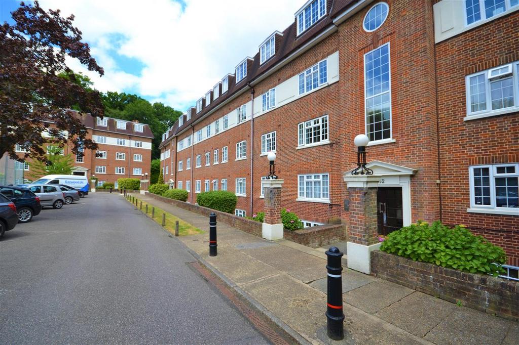 Herga Court, Harrow on the Hill 2 bed apartment - £1,700 pcm (£392 pw)