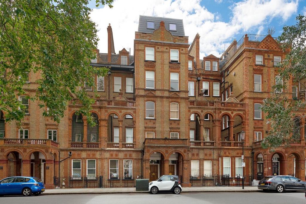 Courtfield Road South Kensington SW7 2 bed flat for sale - £1,150,000