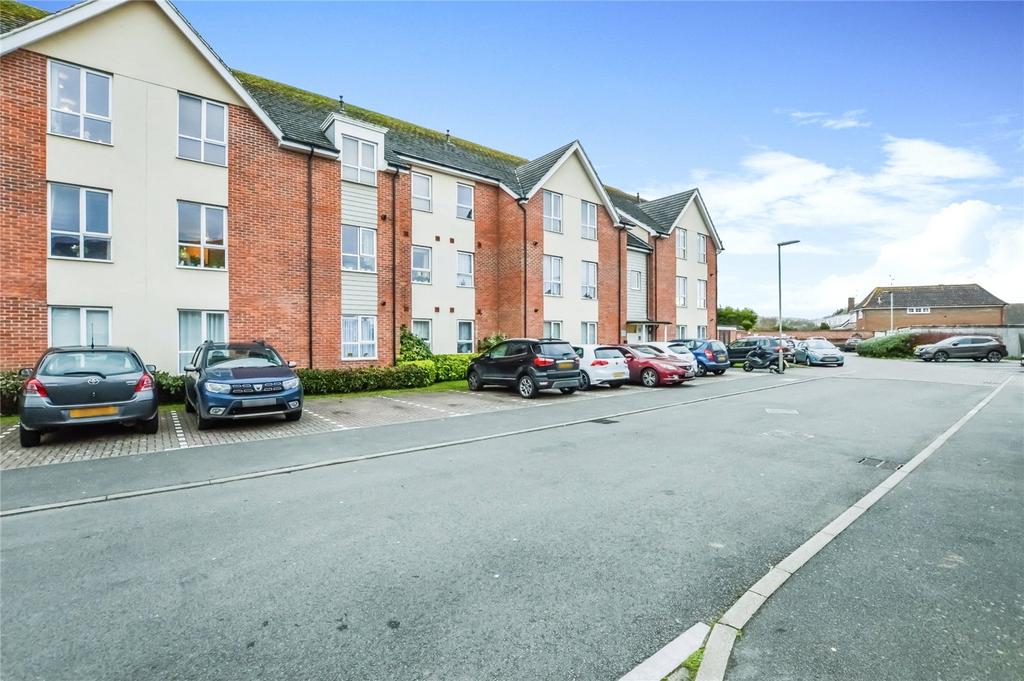 Harrow Close, Addlestone, Surrey, KT15 2 bed apartment - £1,350 pcm (£ ...