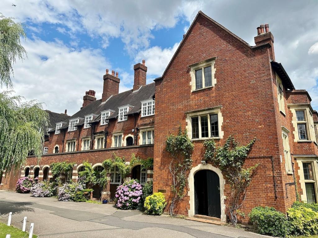 Meadway Court, Meadway, Hampstead Garden Suburb 3 bed apartment - £ ...