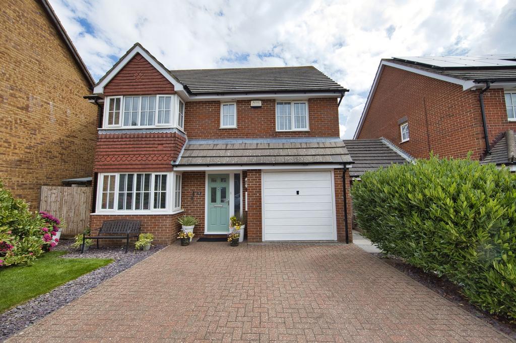 Le Roux Close, Hawkinge, CT18 4 bed detached house - £460,000