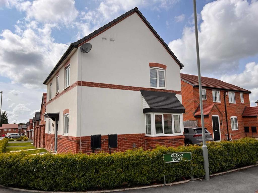 Middleton Drive, Prescot 3 bed detached house - £300,000