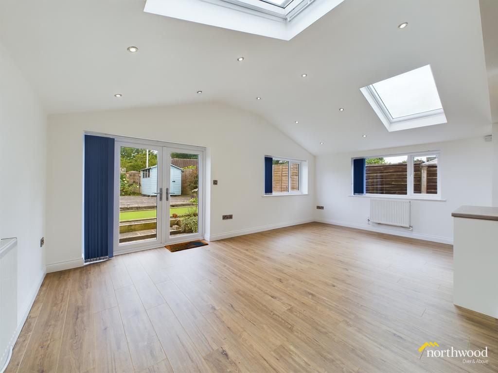 Belmont Avenue, Sandbach, CW11 4 bed bungalow - £1,500 pcm (£346 pw)