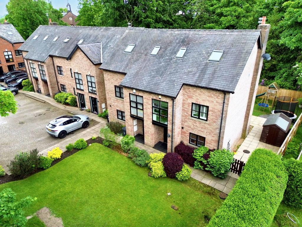 Hollins Square, Unsworth. Bury BL9 4 bed townhouse - £415,000
