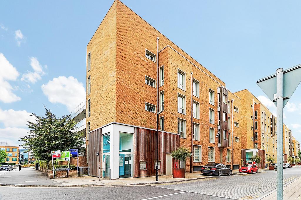 Kidwells Close, Maidenhead, SL6 2 bed flat to rent - £1,550 pcm (£358 pw)