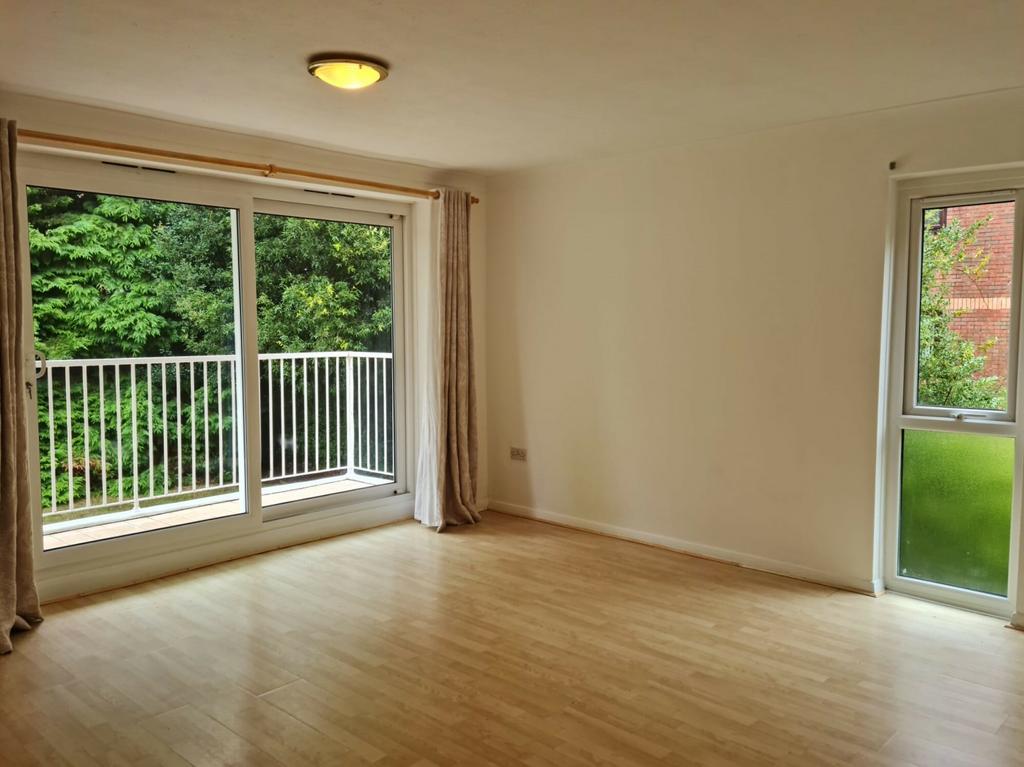 2 bed flat in Meyrick Court 2 bed flat - £1,225 pcm (£283 pw)