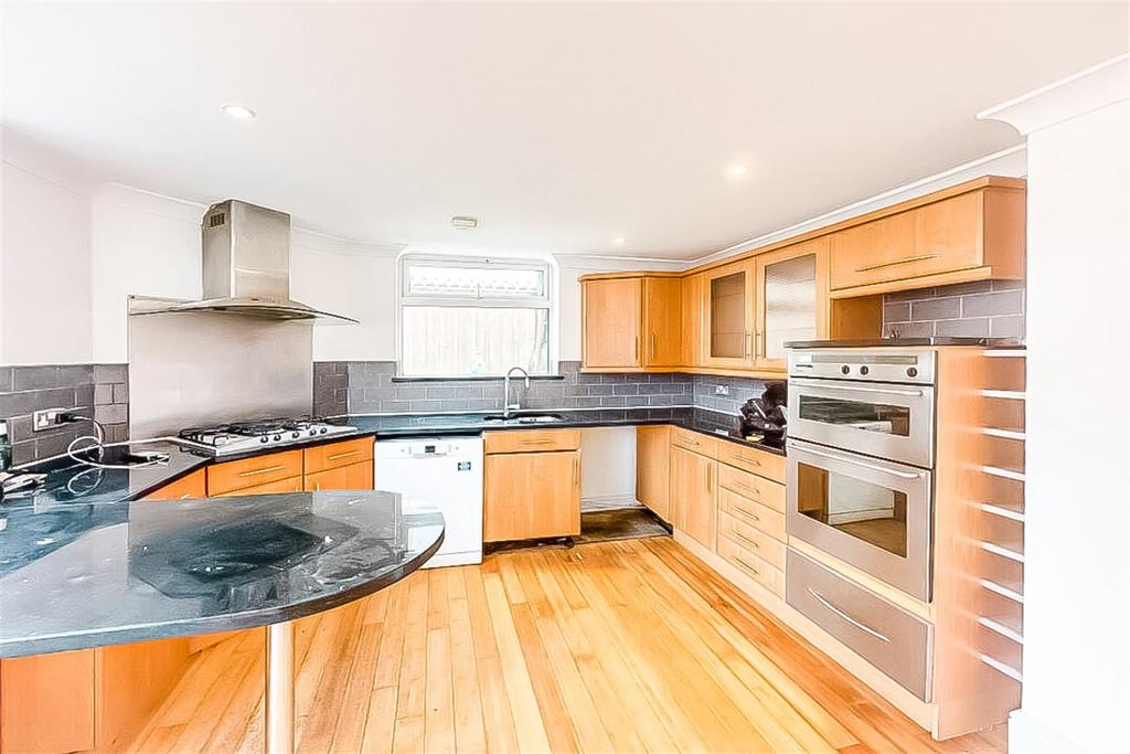 High Street, Elstree, Borehamwood, WD6 3 bed house - £1,950 pcm (£450 pw)