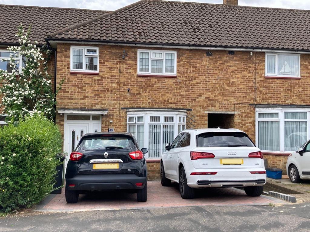 Howard Drive, Borehamwood, WD6 3 bed terraced house - £1,850 pcm (£427 pw)
