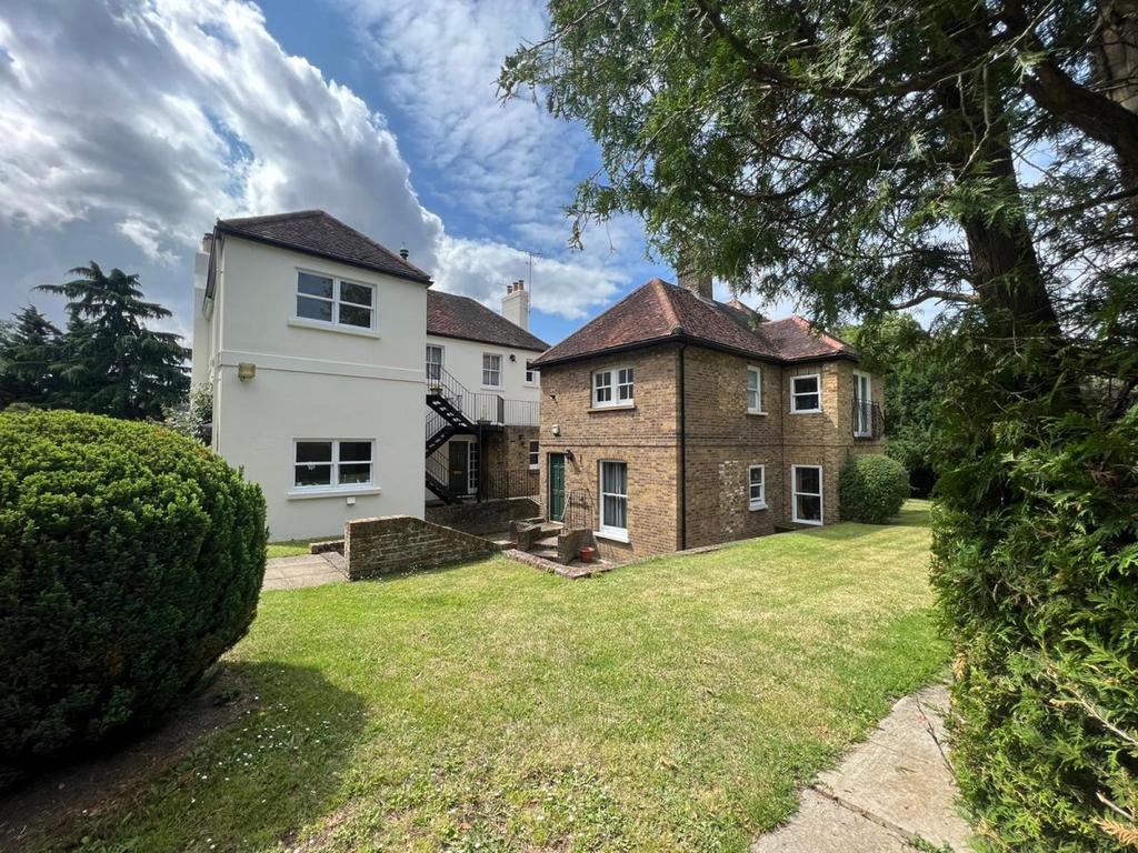 Wexham Lodge, Sl2 2 bed apartment to rent - £1,995 pcm (£460 pw)
