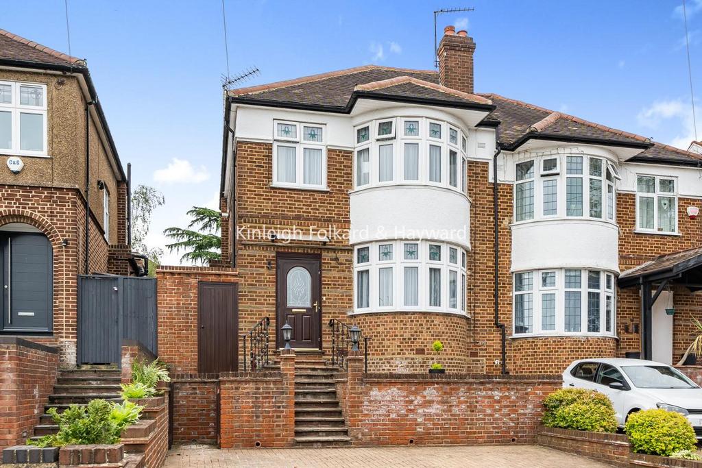 Brookside South, Barnet 3 bed semi-detached house - £700,000