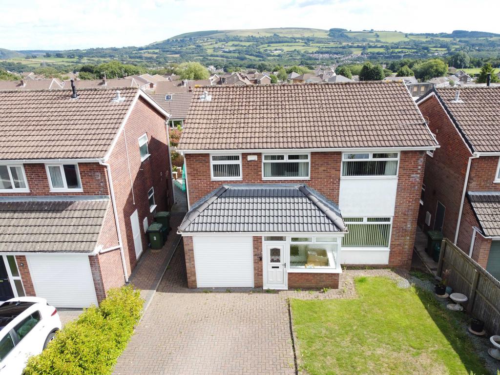 The Dell, Tonteg, CF38 1TG 4 bed detached house for sale - £362,500