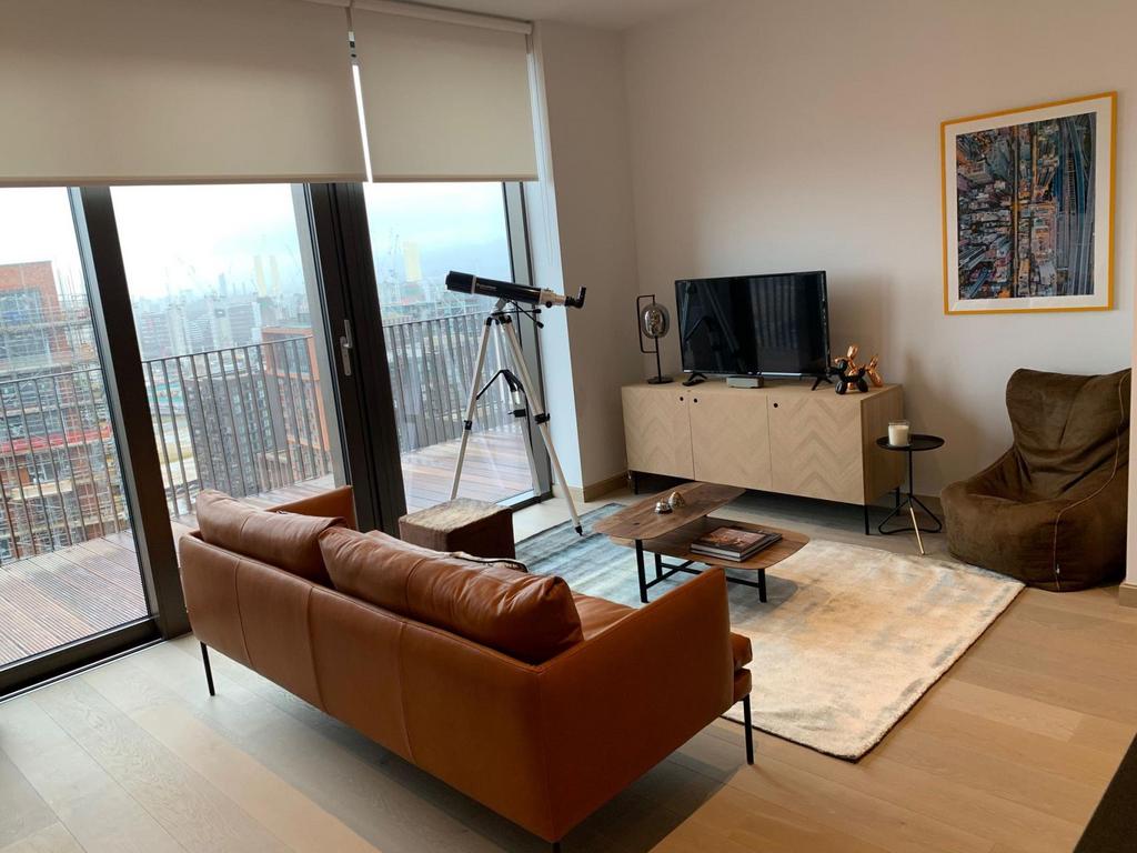 Legacy Building, Embassy Gardens... 1 bed apartment - £3,900 pcm (£900 pw)
