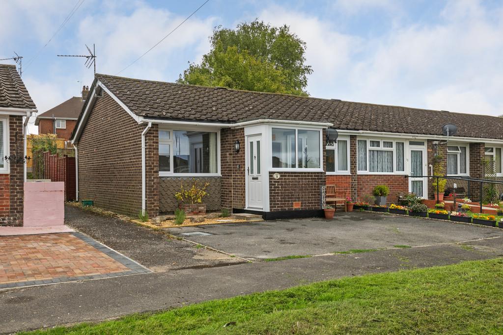 Mountbatten Place, Kings Worthy... 2 bed terraced bungalow - £1,400 pcm ...
