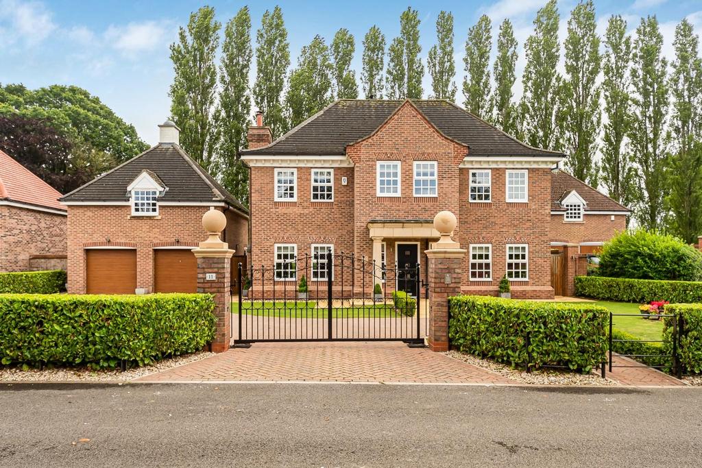 11 Oak Tree Way, Bransdesburton, YO25... 4 bed detached house - £700,000