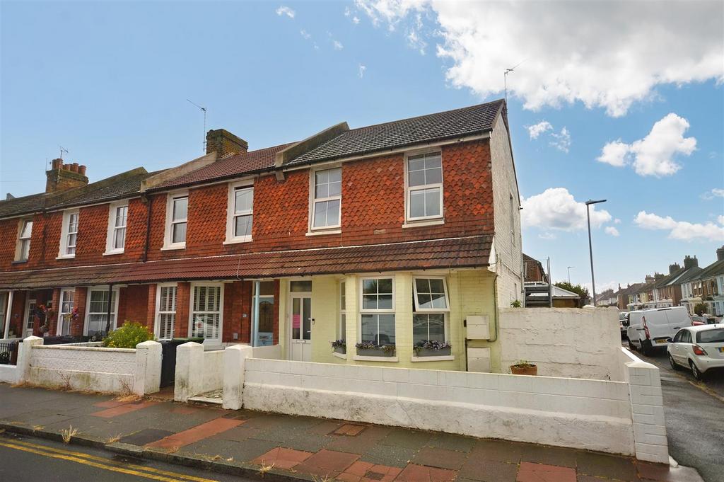 Channel View Road, Eastbourne 2 bed flat - £179,950