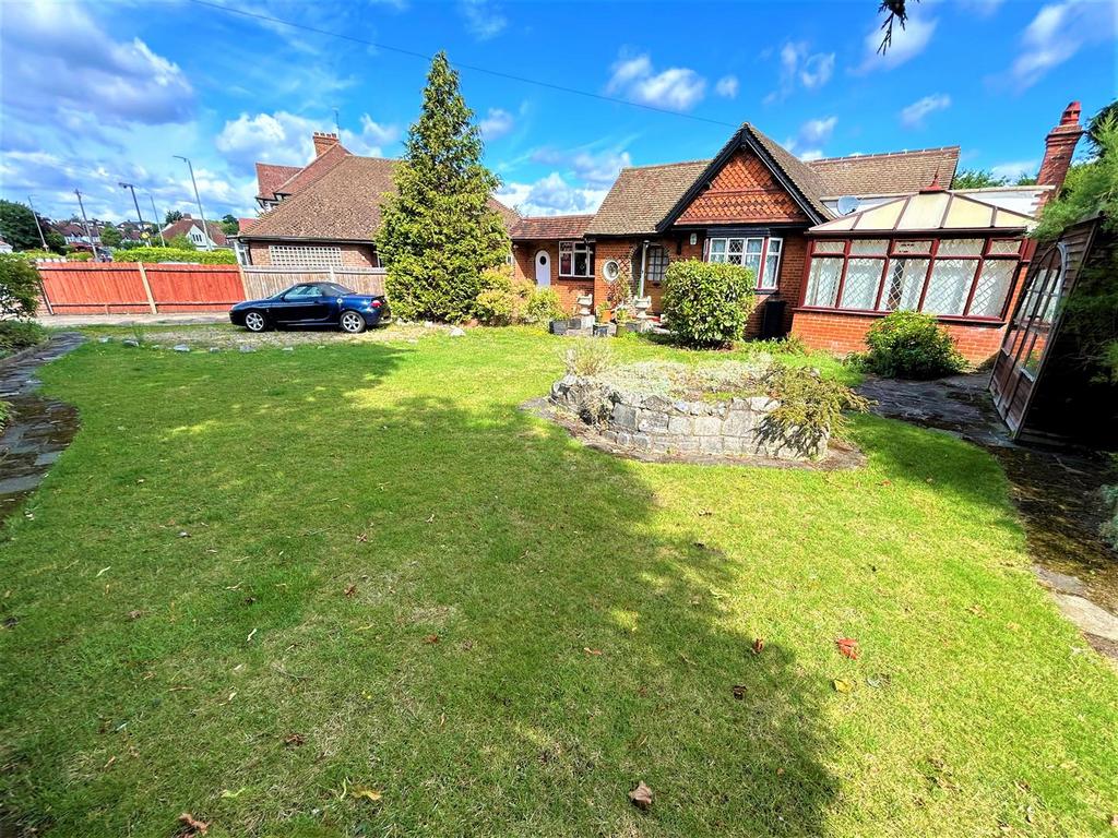 Pickhurst Lane, Bromley 2 bed detached bungalow for sale - £700,000