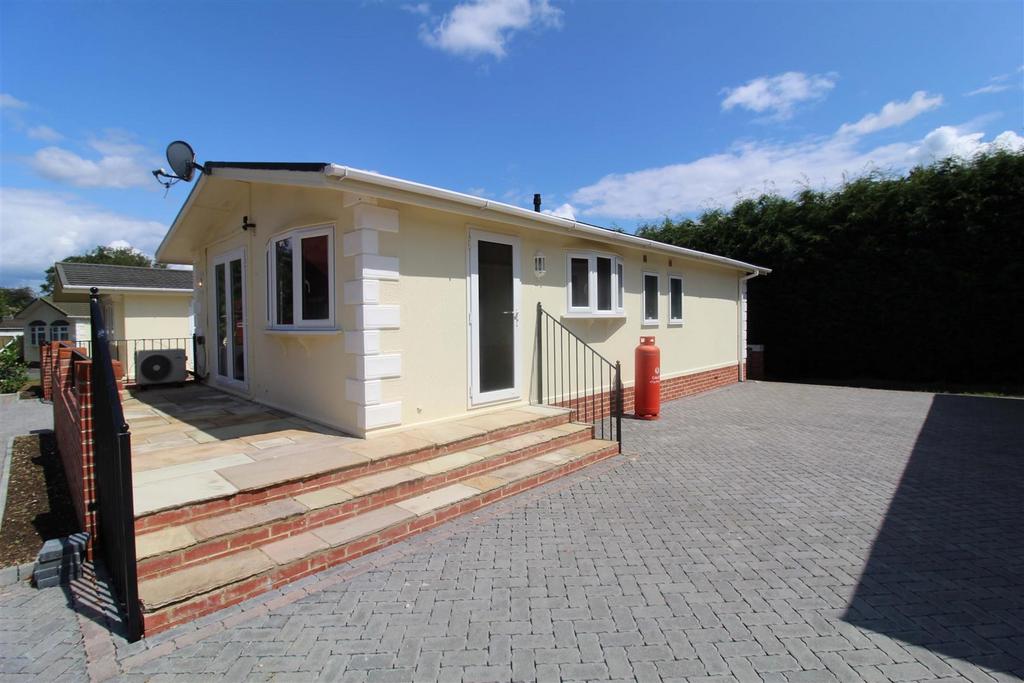 Brighton Road Lower Kingswood Tadworth 2 Bed Bungalow £1 800 Pcm £