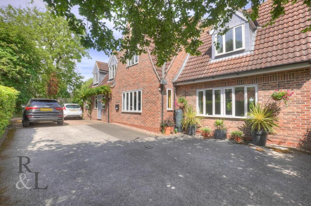 Station Road, Keyworth, Nottingham 4 bed detached house - £750,000
