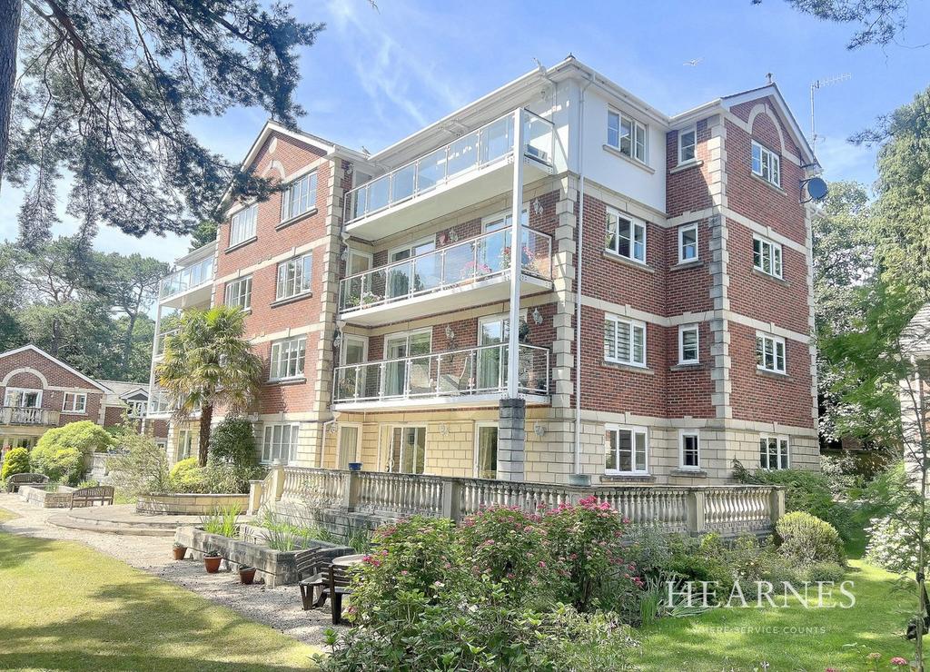 Burton Road, Branksome Park, BH13 3 bed ground floor flat for sale - £ ...