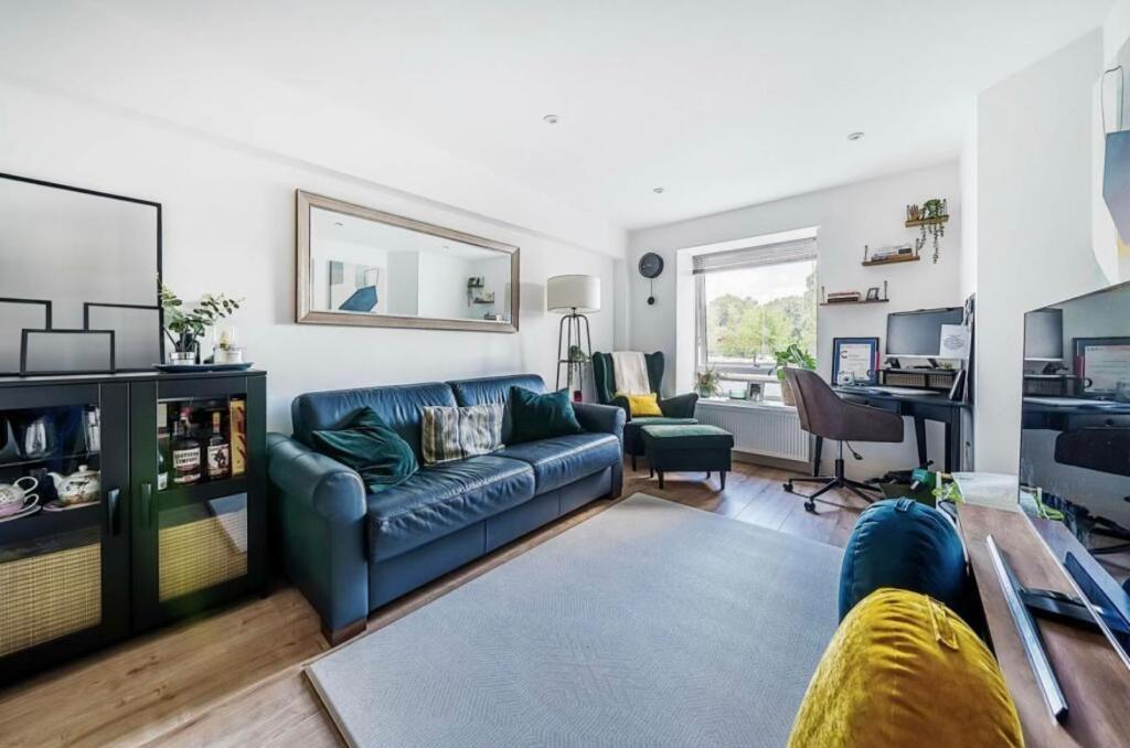 Stanmore, Harrow, HA7 1 bed apartment - £1,550 pcm (£358 pw)