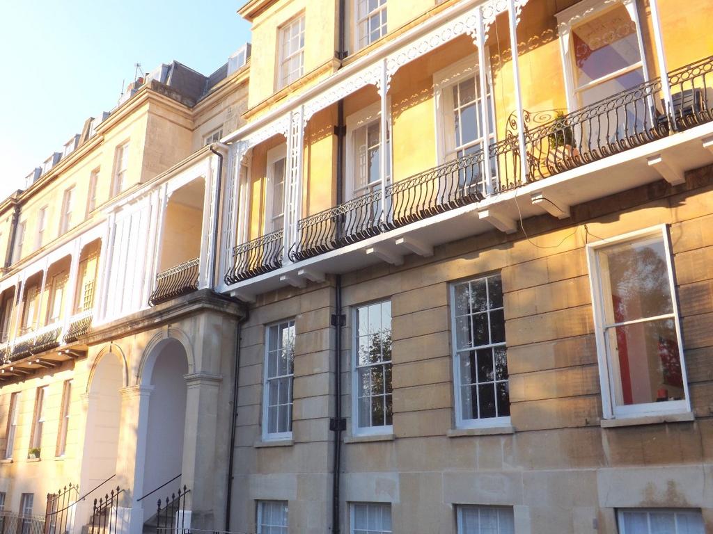 Lansdown Place, Cheltenham 2 bed apartment - £1,445 pcm (£333 pw)