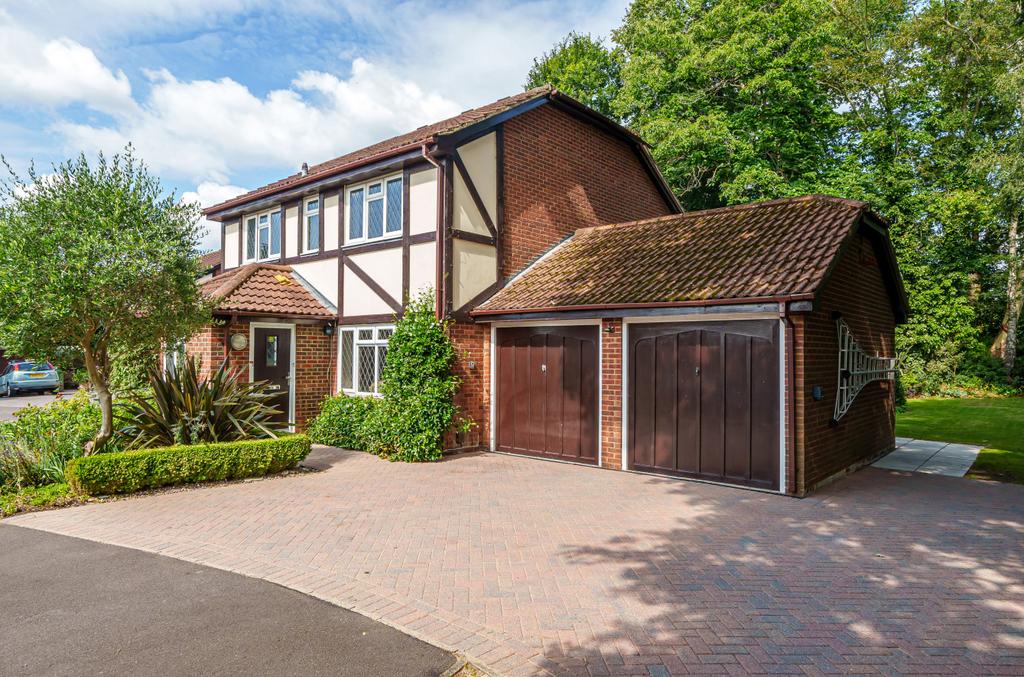 Walker Gardens Hedge End Southampton Hampshire So30 4 Bed Detached