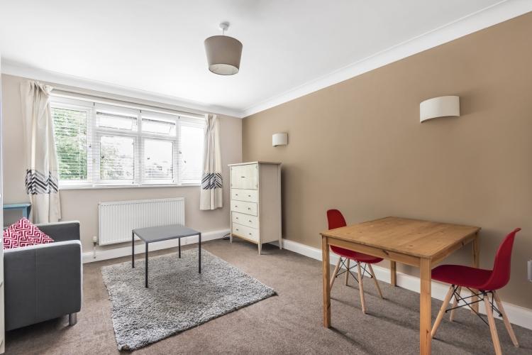 Woodfield Avenue London SW16 1 bed flat - £1,425 pcm (£329 pw)