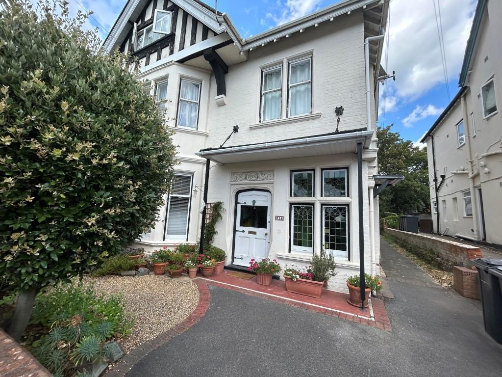 Glen Road, Boscombe, Bournemouth 1 bed apartment - £150,000
