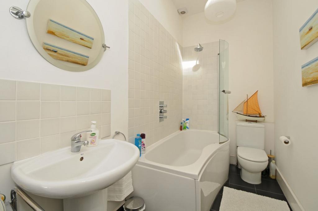 Brookwood Road Southfields SW18 3 bed house - £3,000 pcm (£692 pw)
